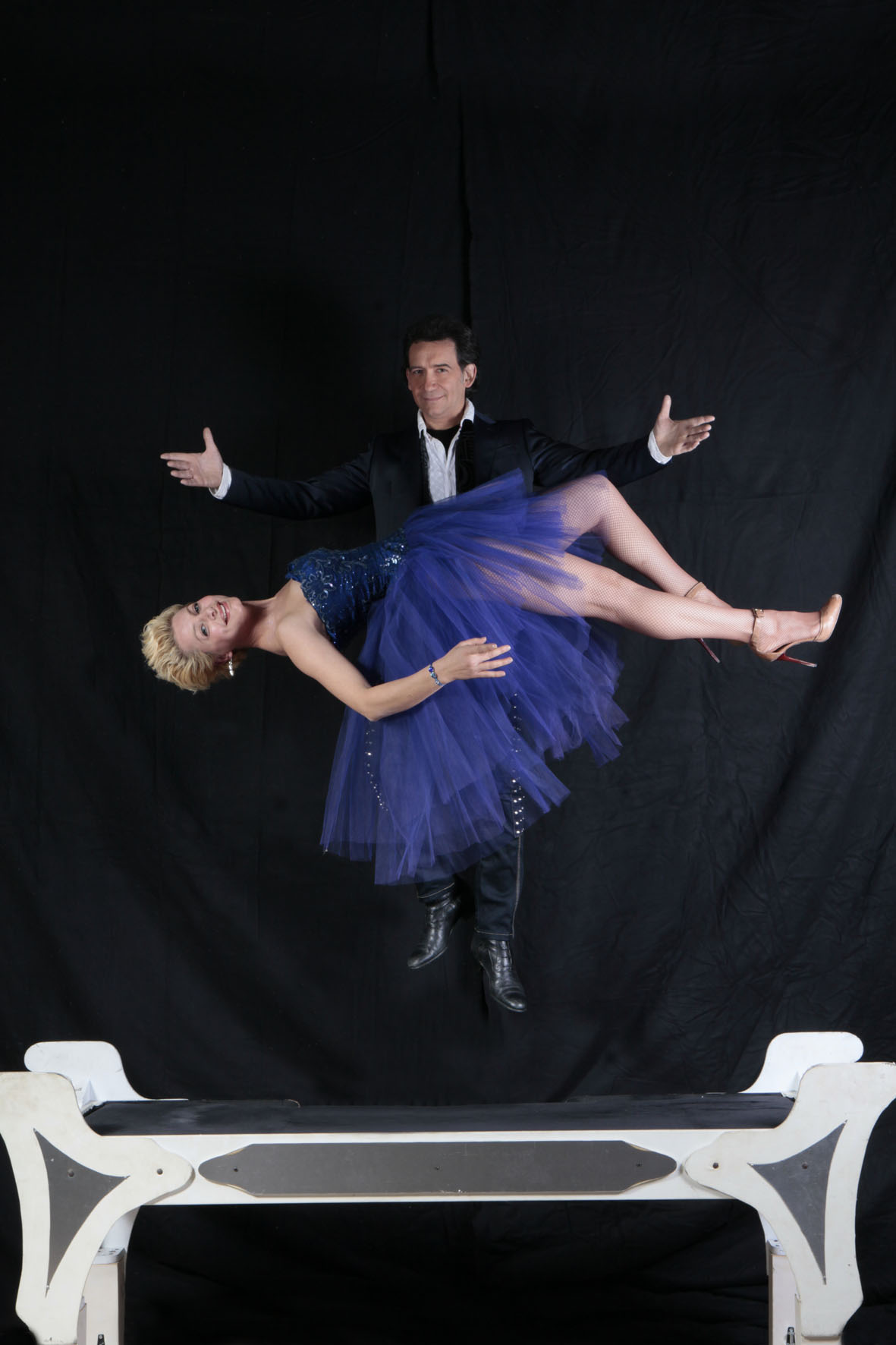 teatro, the magic of erix logan,toronto,davide falco,dietrolanotizia.it ...