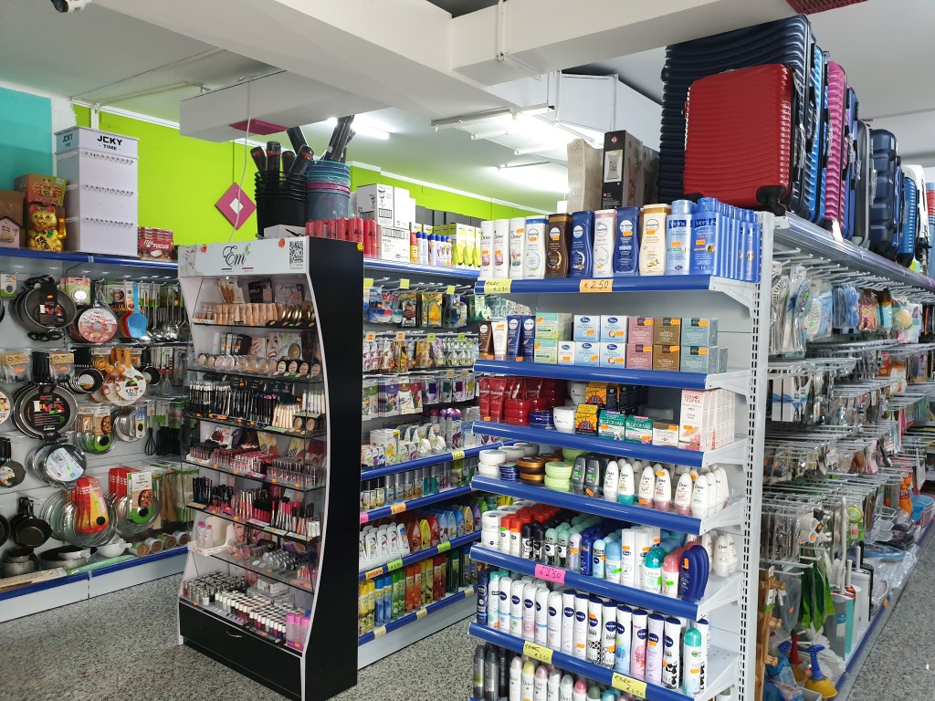 Elisa Shopping a Novate | Dietro la Notizia