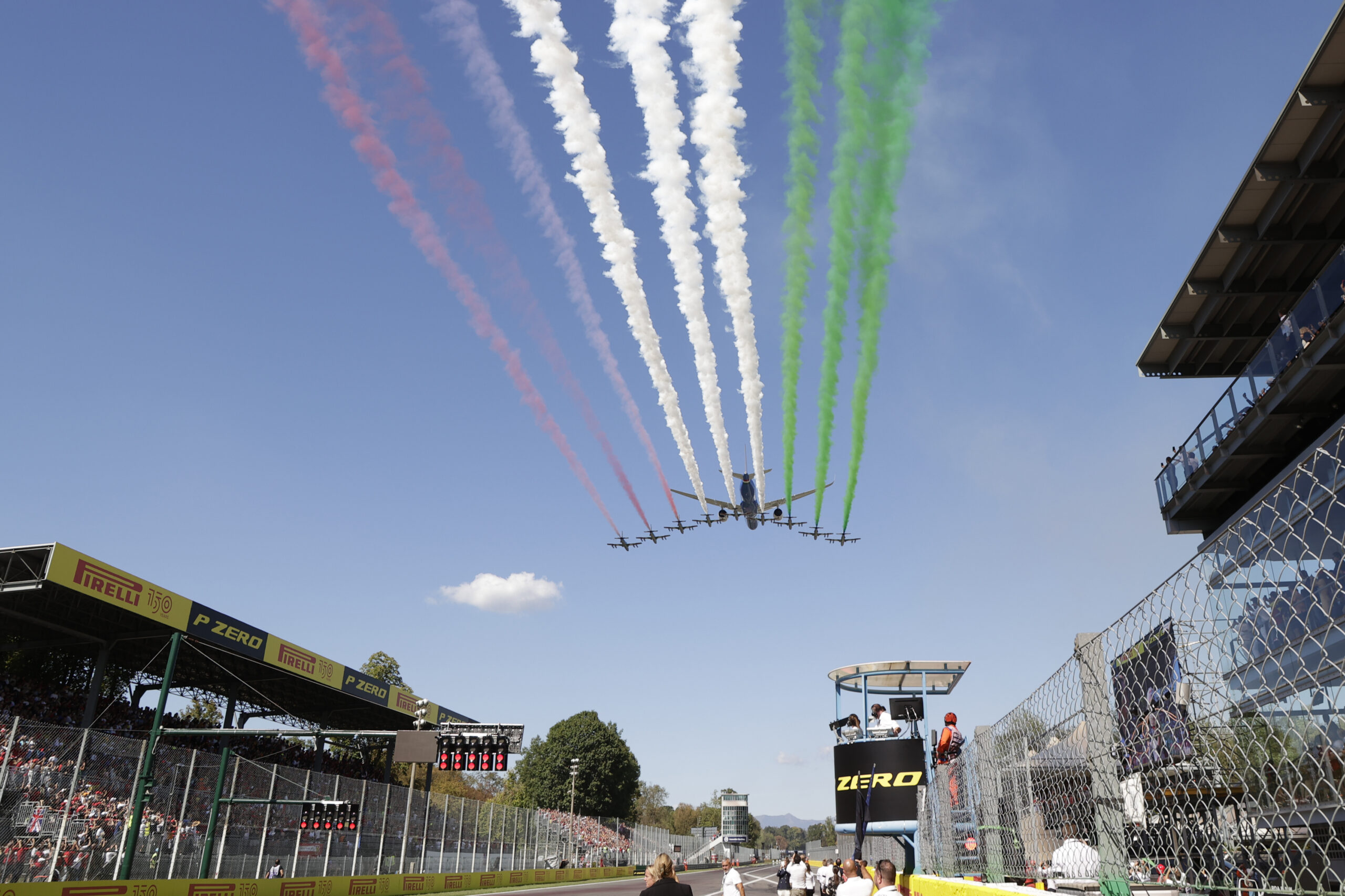 Il primo volo dell’Airbus A350 dedicato al mito Ferrari