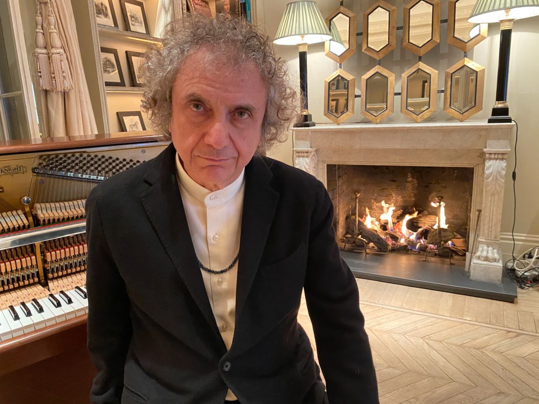 Il pianista Roberto Cacciapaglia, torna live nei teatri