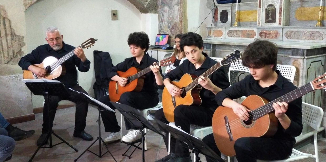 L'ensemble di chitarre «Mareluna» l Belvedere di San Leucio