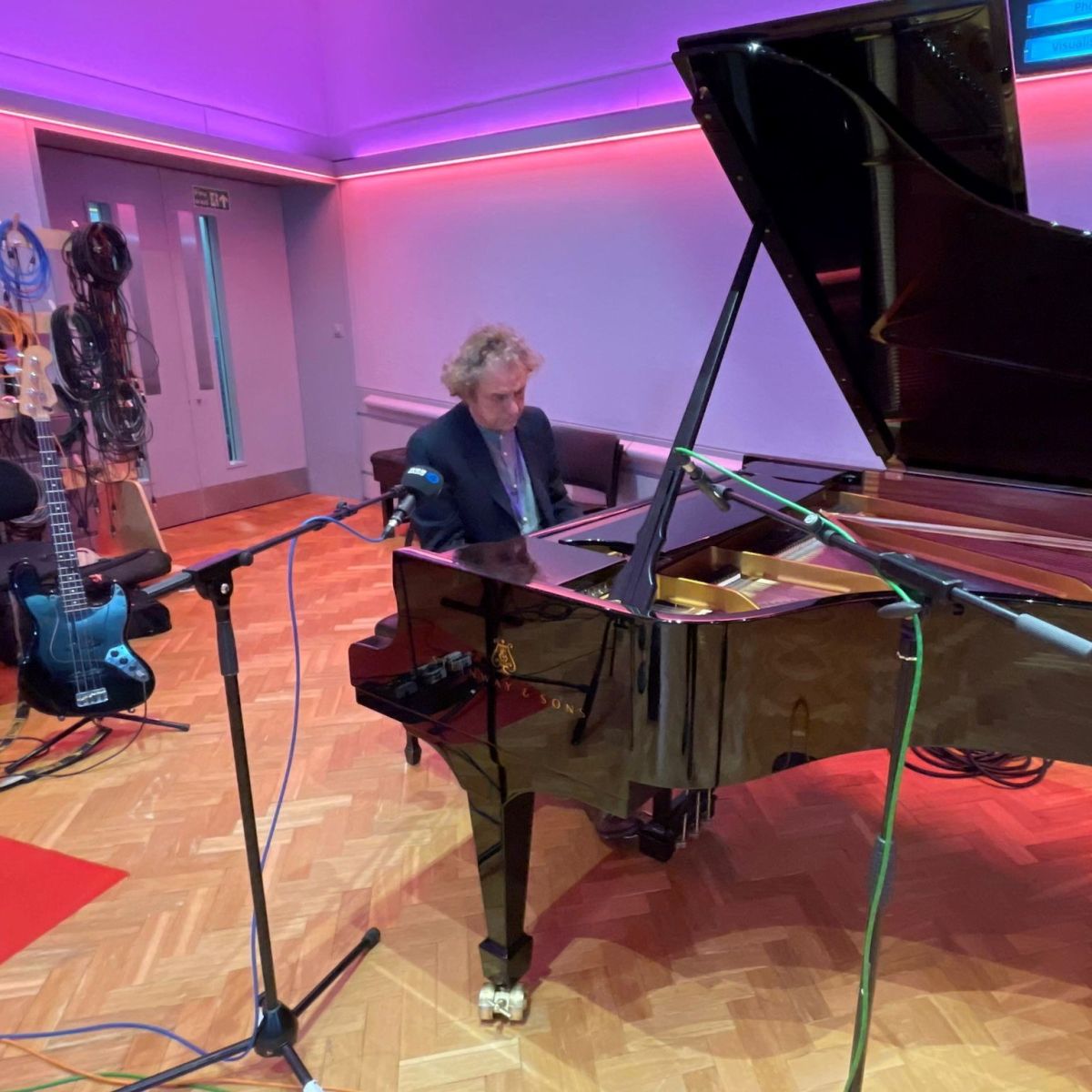 Roberto Cacciapaglia: "Invisible Rainbows - Solo Piano"