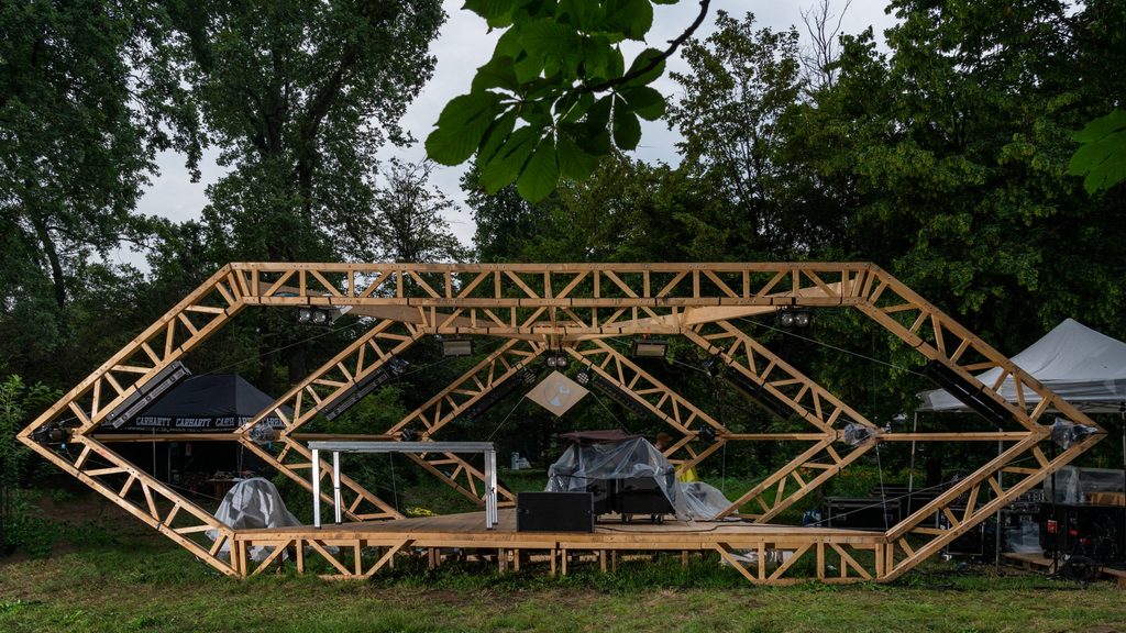 Terraforma Exo nel suggestivo scenario del Parco Sempione